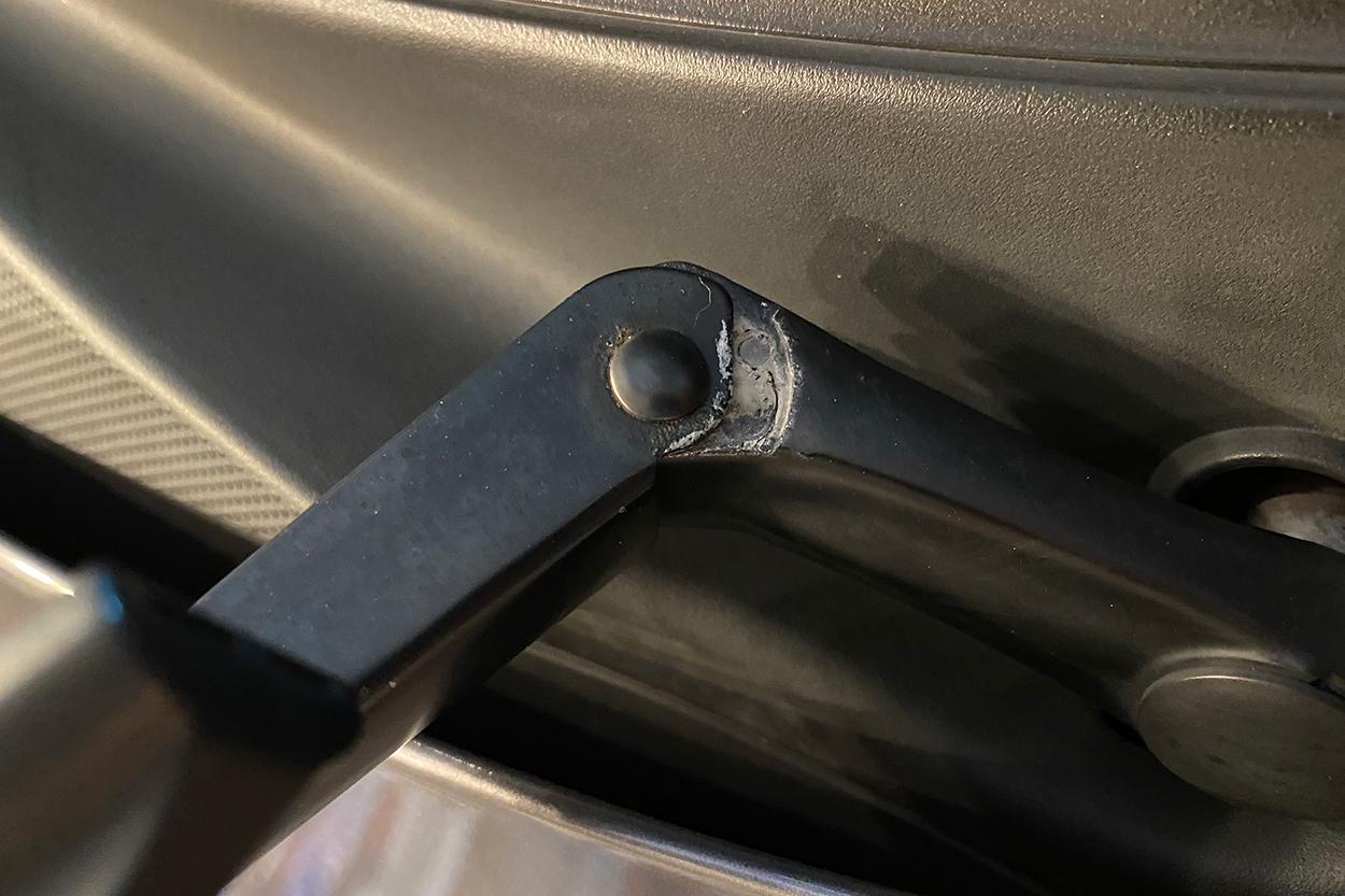 Replacing and maintaining your Porsche's windshield wipers: PCA Tech ...